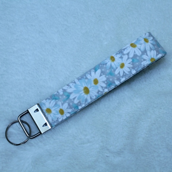 Ela Rose And Company | Accessories | Daisy Flower Key Chain Key Lanyard ...